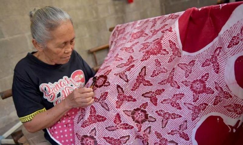 Contoh Batik Modern yang Terinspirasi dari Budaya Nusantara